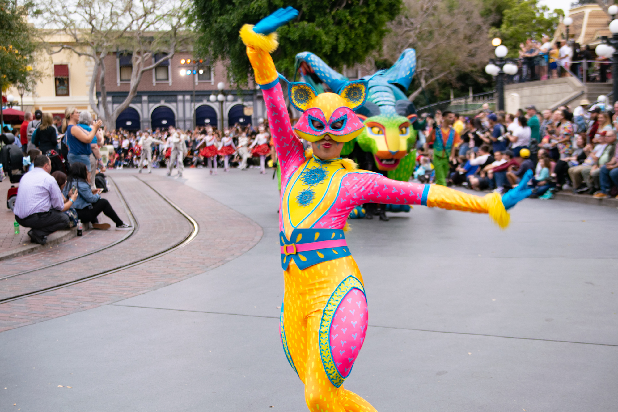 ディズニーランド新パレード「Magic Happens」スタート｜あとなびマガジン