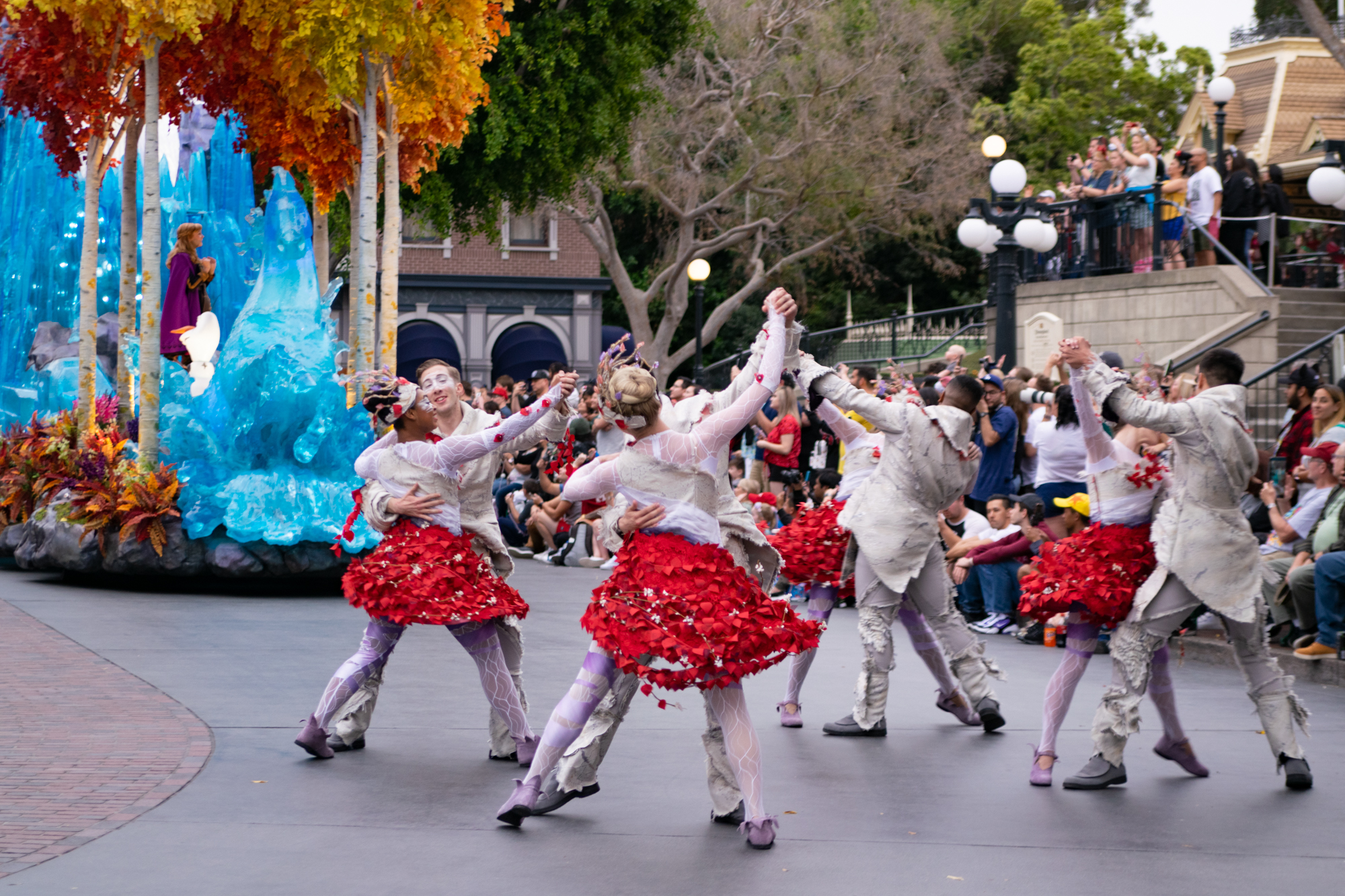 ディズニーランド新パレード「Magic Happens」スタート｜あとなびマガジン