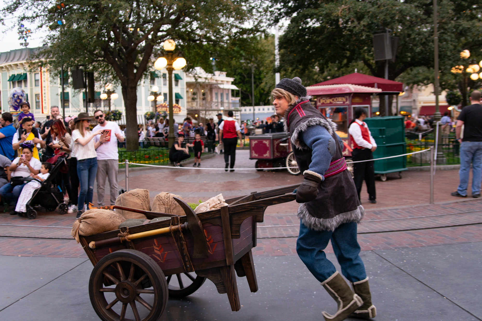 ディズニーランド新パレード「Magic Happens」スタート｜あとなびマガジン