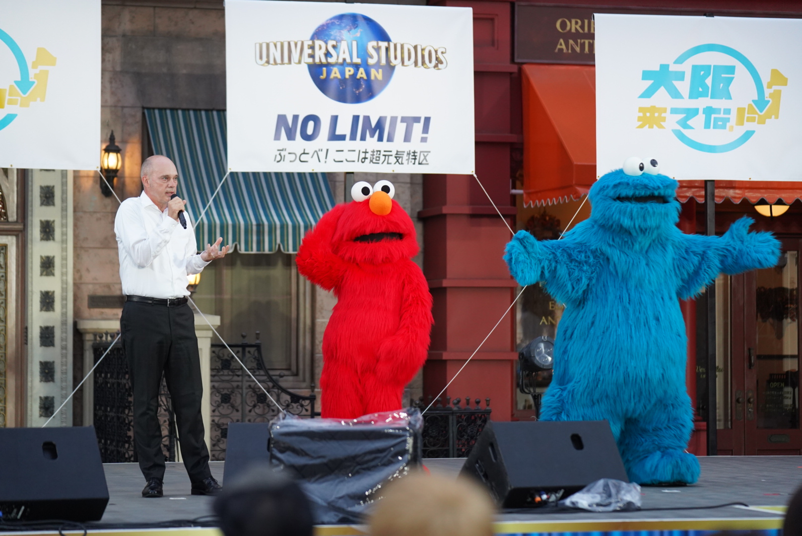 【写真】USJ、75名の特別ショー 大阪・関西万博1000日前スペシャルパフォーマンス公演｜あとなびマガジン