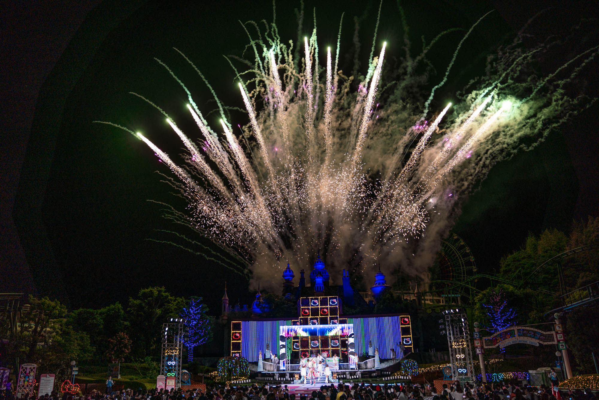 【写真】ハーモニーランド新作ナイトショー「FUN×FAN Night Show GIVE YOU♡」スタート｜あとなびマガジン