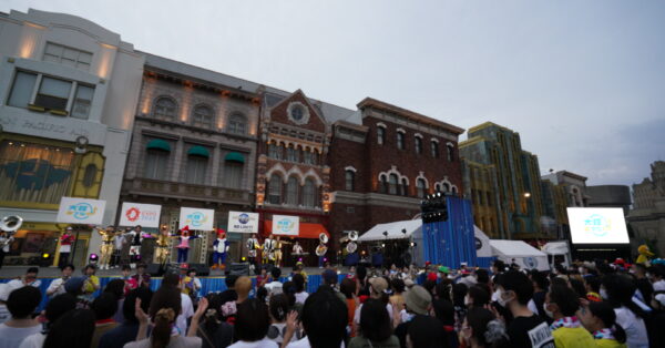 【写真】USJ、75名の特別ショー 大阪・関西万博1000日前スペシャルパフォーマンス公演｜あとなびマガジン