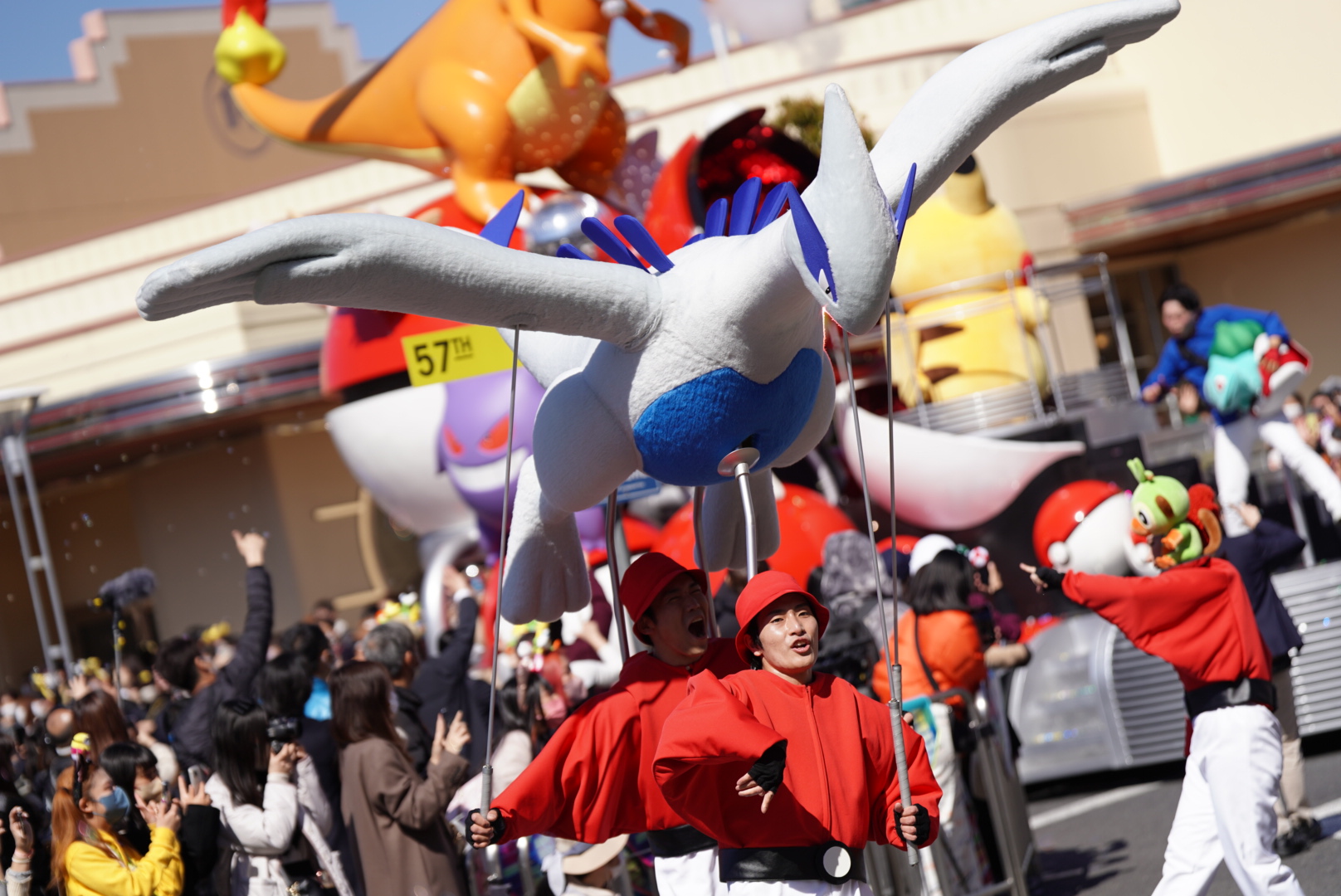 【写真】USJにDJピカチュウ登場「ハハハ！ ハロウィーン・パーティ」 グリーティングも｜あとなびマガジン