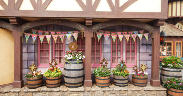 【写真】Tシャツにも着けられるTDR40周年「ドリームガーランド」活用法｜あとなびマガジン