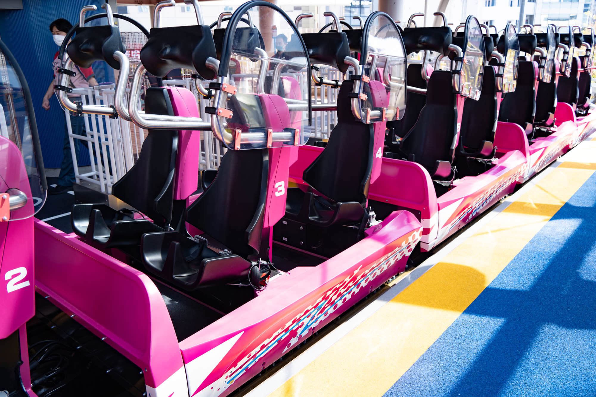 TDCA「サンダードルフィン」初リニューアル 新車両でカラー・座席を一新｜あとなびマガジン