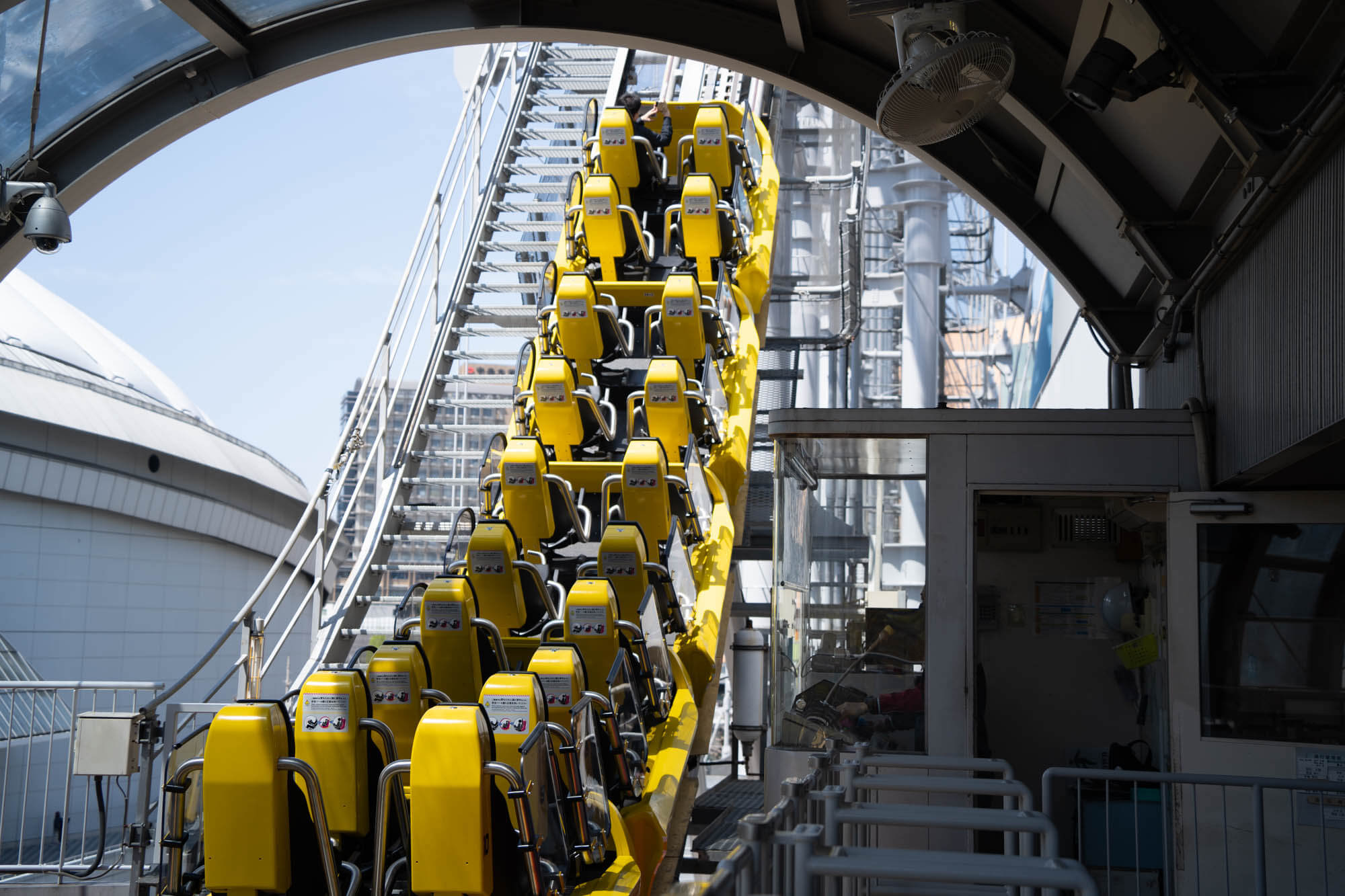 TDCA「サンダードルフィン」初リニューアル 新車両でカラー・座席を一新｜あとなびマガジン