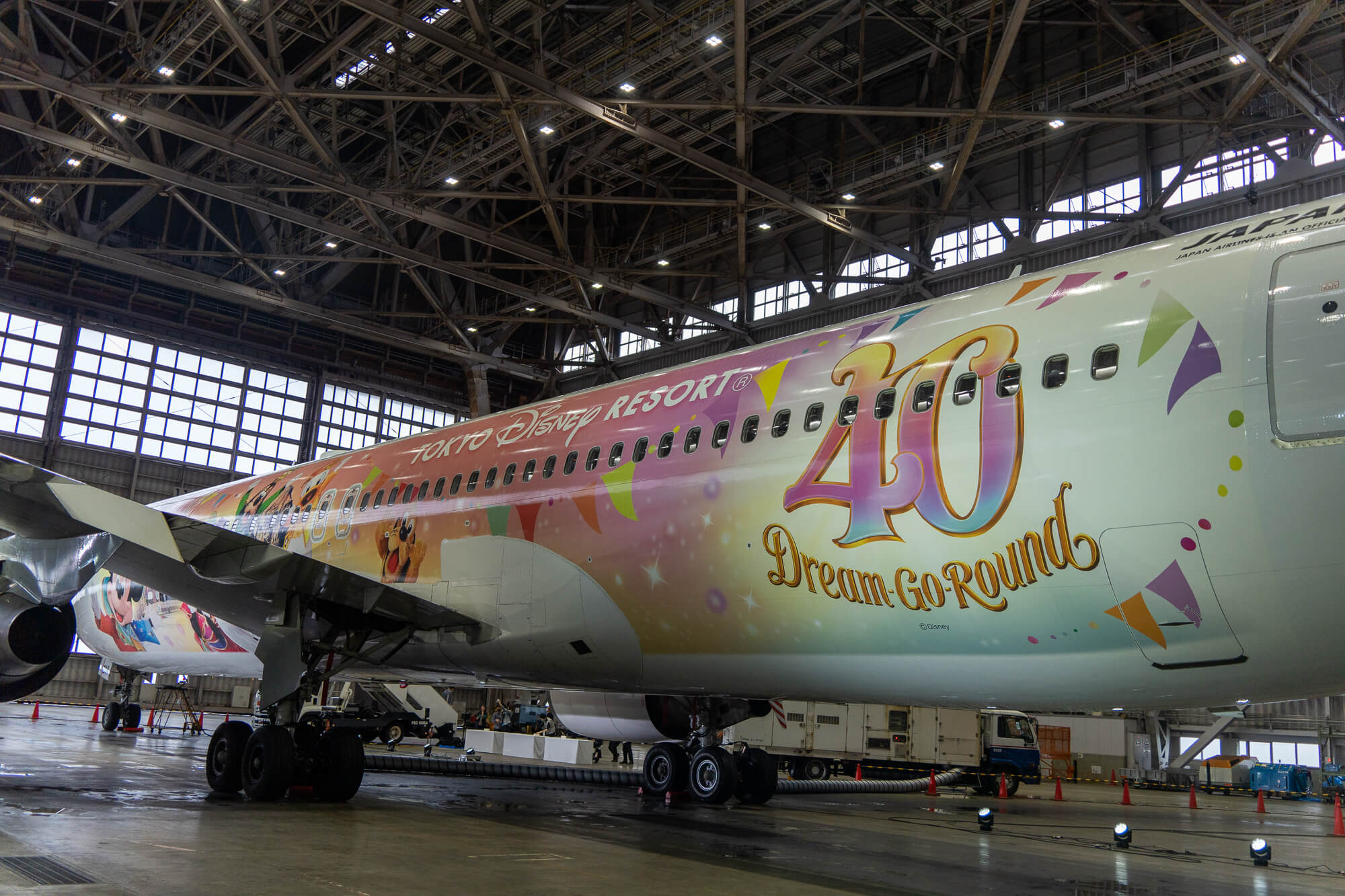 JAL東京ディズニーリゾート40周年ラッピング飛行機 就航セレモニーを開催｜あとなびマガジン