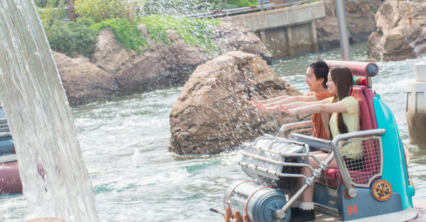 【写真】グーフィーがトゥーンタウンをびしょ濡れに TDR40周年の水かけアトラクション＆エリアが登場｜あとなびマガジン