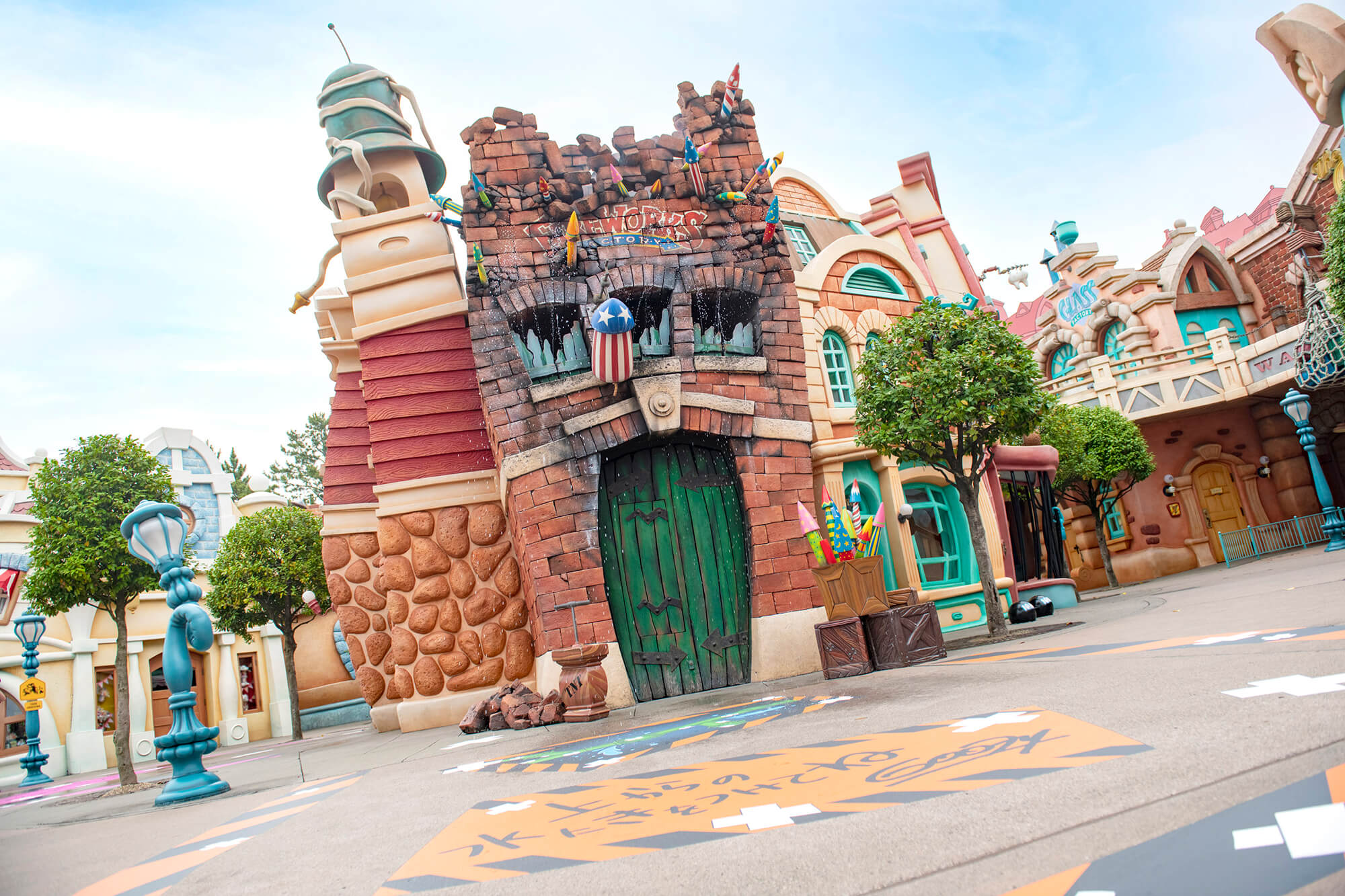 【写真】グーフィーがトゥーンタウンをびしょ濡れに TDR40周年の水かけアトラクション＆エリアが登場｜あとなびマガジン