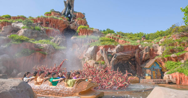 【写真】グーフィーがトゥーンタウンをびしょ濡れに TDR40周年の水かけアトラクション＆エリアが登場｜あとなびマガジン