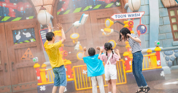 【写真】グーフィーがトゥーンタウンをびしょ濡れに TDR40周年の水かけアトラクション＆エリアが登場｜あとなびマガジン