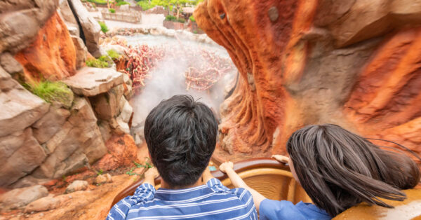 【写真】グーフィーがトゥーンタウンをびしょ濡れに TDR40周年の水かけアトラクション＆エリアが登場｜あとなびマガジン