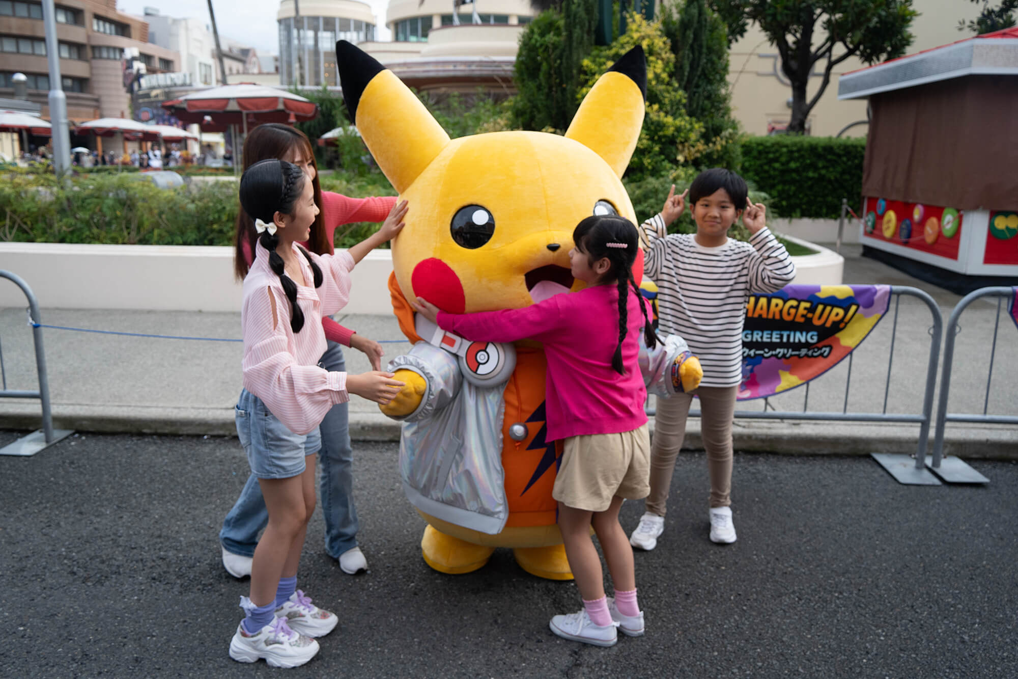 USJでポケモン 初グリーティング DJピカチュウやゴーストポケモンが登場｜あとなびマガジン