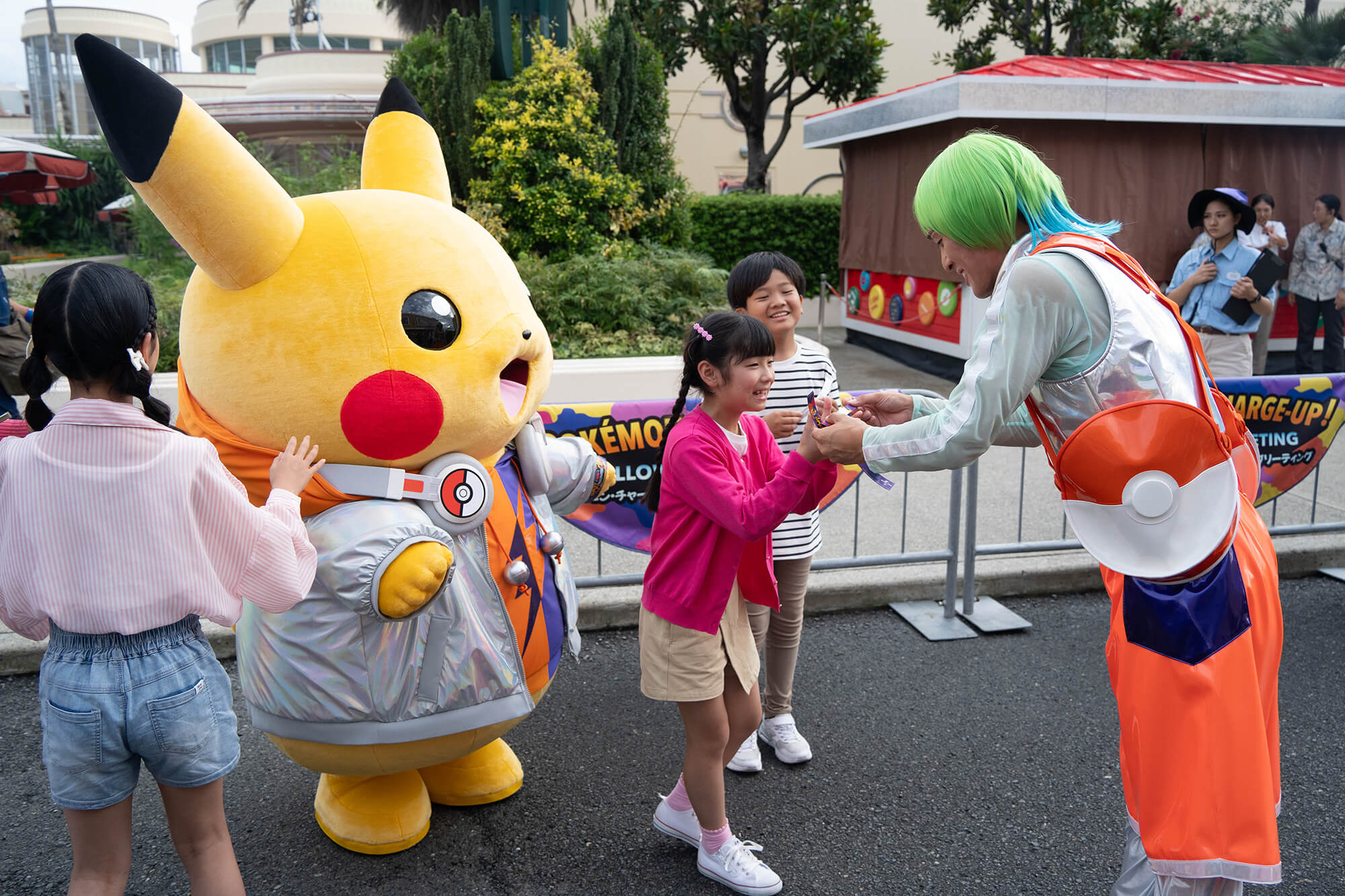 USJでポケモン 初グリーティング DJピカチュウやゴーストポケモンが登場｜あとなびマガジン