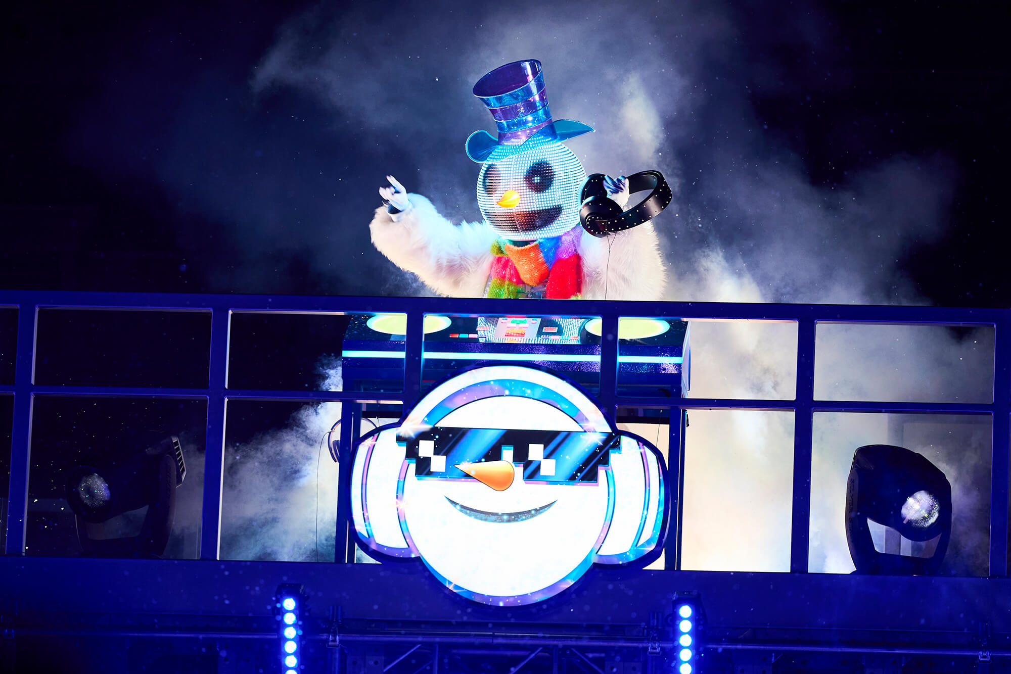 クリスマスをDJパーティで盛り上げる USJ新ショー「フロスティーズ・エレクトリック・スノー・パーティ」スタート｜あとなびマガジン