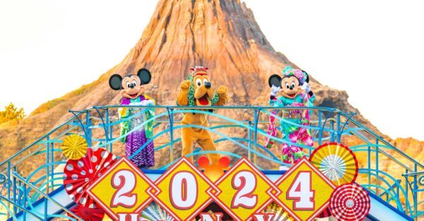 【写真】TDRお正月を新曲で祝う ニューイヤーズ・グリーティング2024スタート｜あとなびマガジン