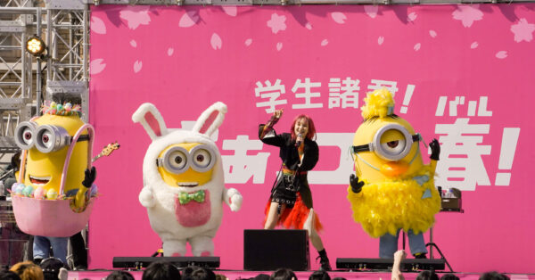 【写真】LiSA「鬼滅の刃 XRライド」初乗車 USJユニ春！ライブに出演｜あとなびマガジン