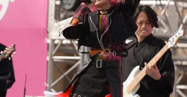 【写真】LiSA「鬼滅の刃 XRライド」初乗車 USJユニ春！ライブに出演｜あとなびマガジン