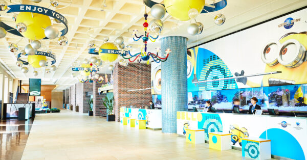 【写真】ホテル客室にミニオンが現れる ARフィルターがUSJホテル ユニバーサル ポート「ミニオンルーム」に登場｜あとなびマガジン