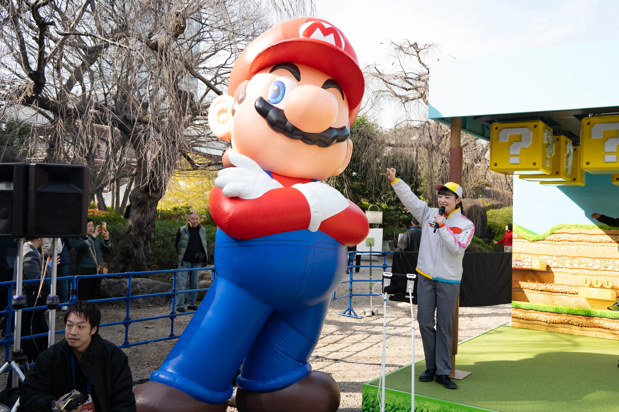 【写真】HIKAKINがUSJ「ドンキーコング・カントリー」を最速紹介 アトラクション新映像やエリア内ショップ＆フードを公開｜あとなびマガジン