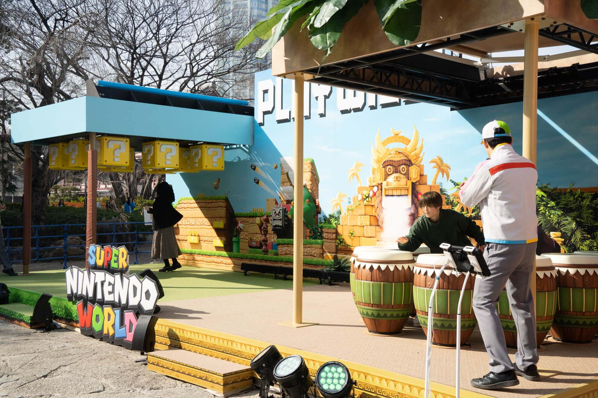 【写真】HIKAKINがUSJ「ドンキーコング・カントリー」を最速紹介 アトラクション新映像やエリア内ショップ＆フードを公開｜あとなびマガジン