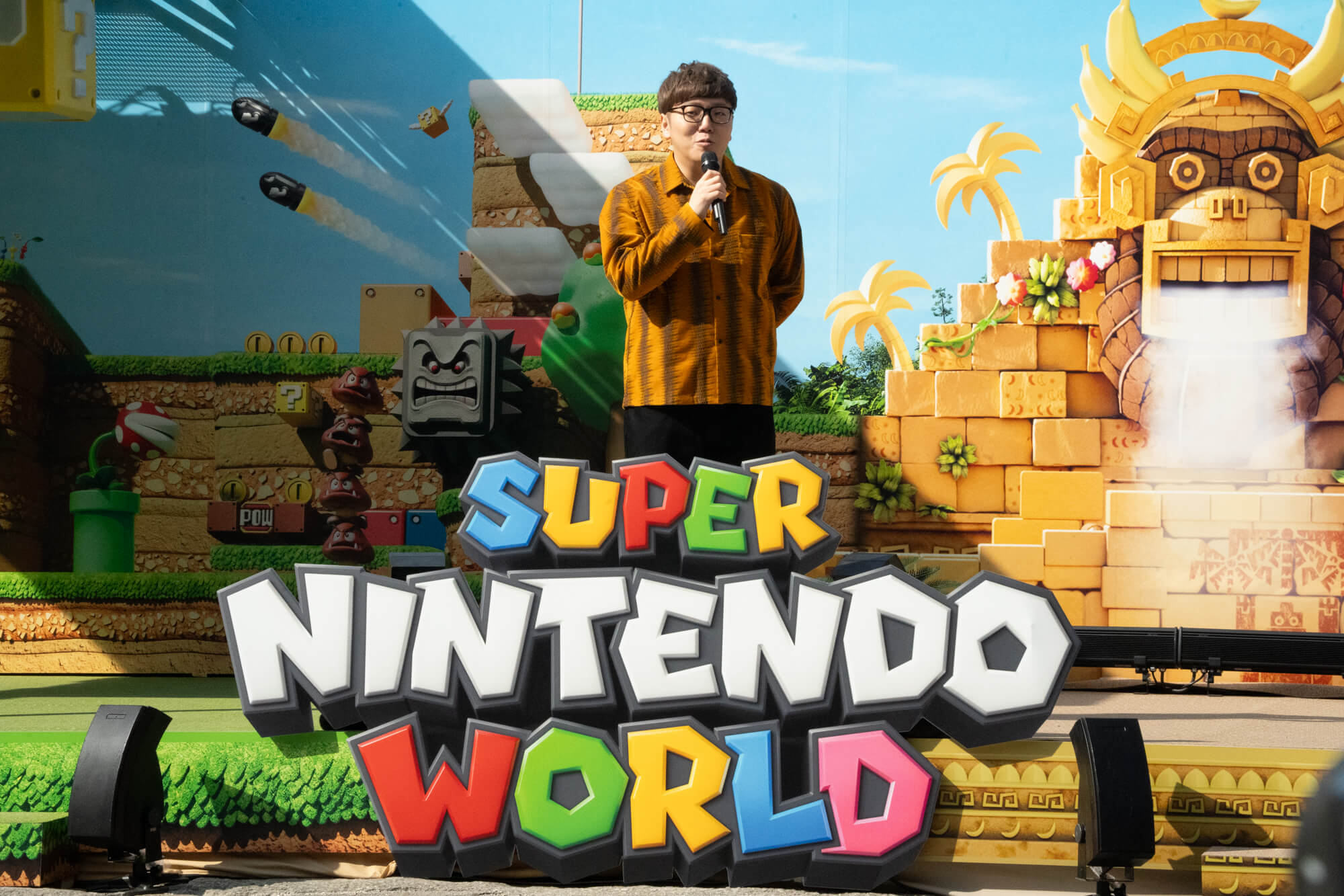 【写真】HIKAKINがUSJ「ドンキーコング・カントリー」を最速紹介 アトラクション新映像やエリア内ショップ＆フードを公開｜あとなびマガジン