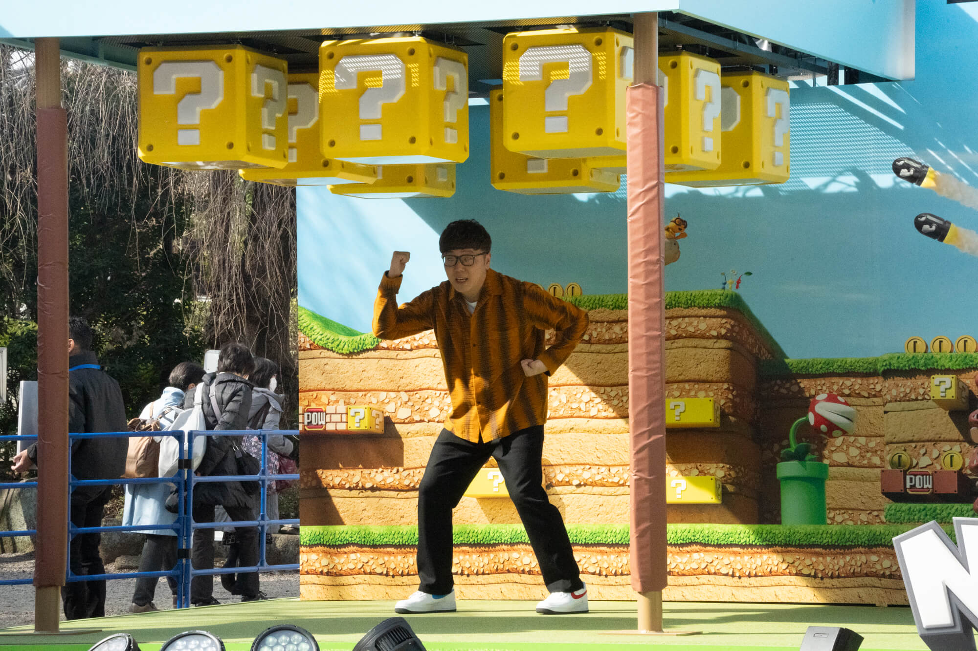 【写真】HIKAKINがUSJ「ドンキーコング・カントリー」を最速紹介 アトラクション新映像やエリア内ショップ＆フードを公開｜あとなびマガジン