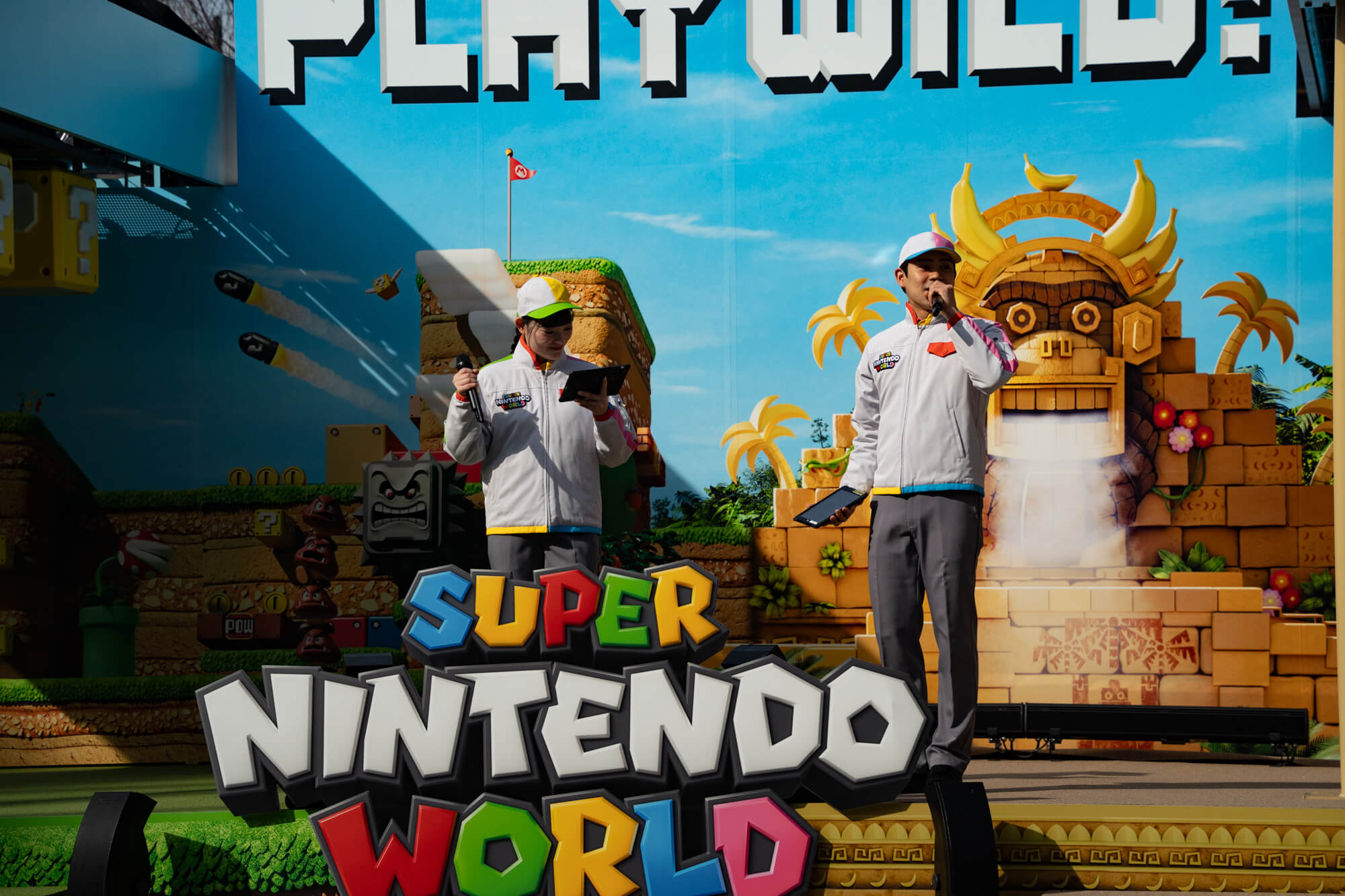 【写真】HIKAKINがUSJ「ドンキーコング・カントリー」を最速紹介 アトラクション新映像やエリア内ショップ＆フードを公開｜あとなびマガジン