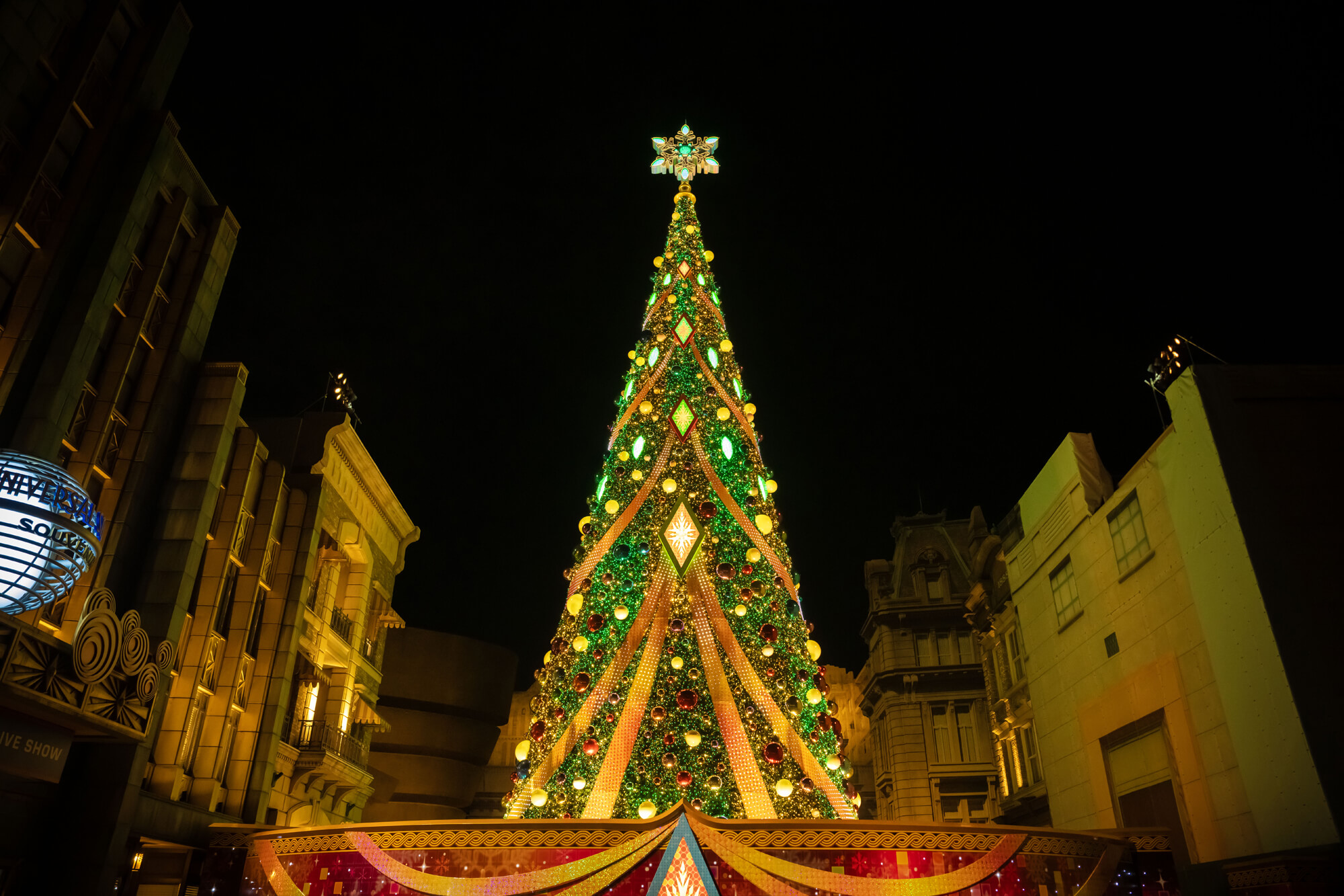 USJ 巨大クリスマスツリーがフィナーレ 最後にした理由＆今後のイベント展開を担当者が語る｜あとなびマガジン