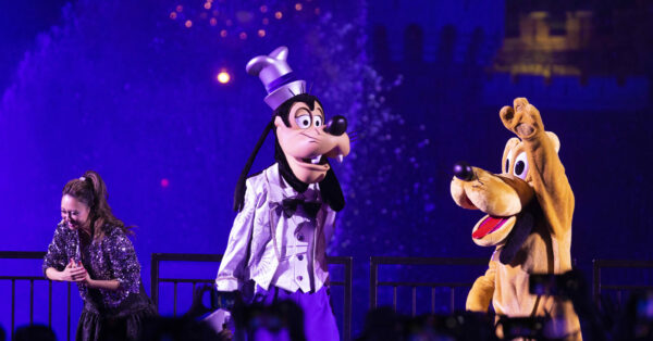 【写真】アナ雪エリアに初のクリスマス 香港ディズニーランド「ワールド・オブ・フローズン」に『アナと雪の女王／家族の思い出』の世界が広がる｜あと ...